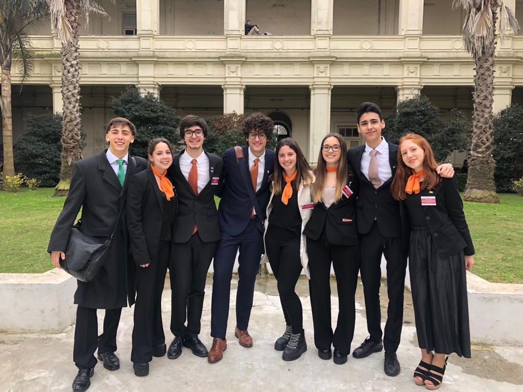 Estudiantes destacados en el Modelo ONU